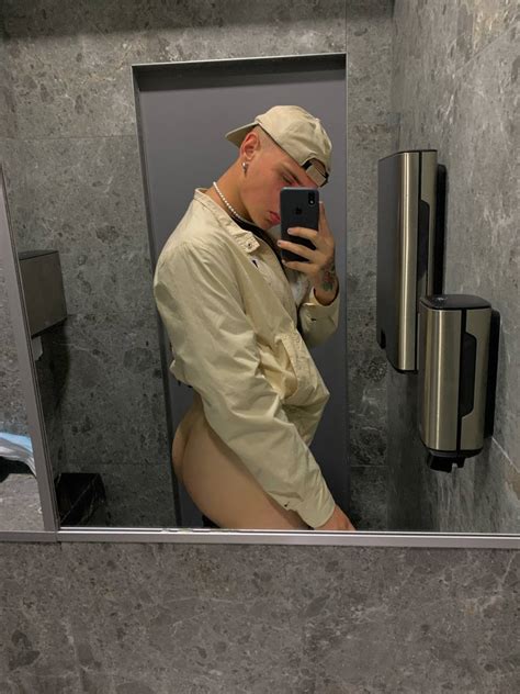 Cute Twink Bubble Ass 🍑 Scrolller