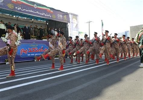 آغاز هفته دفاع مقدس با نمایش اقتدار و عظمت نیرو‌های مسلح عکس