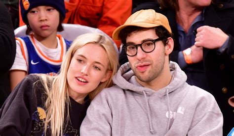 Jack Antonoff And Model Carlotta Kohl Get Cozy At Knicks Game Carlotta Kohl Jack Antonoff