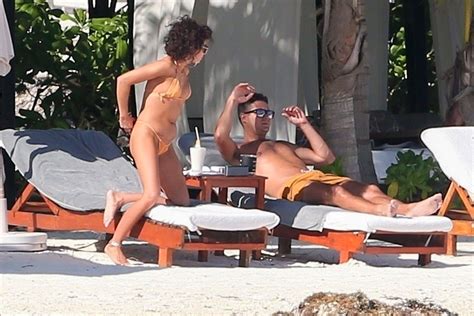 Sarah Hyland Nude Photos Videos Celeb Masta