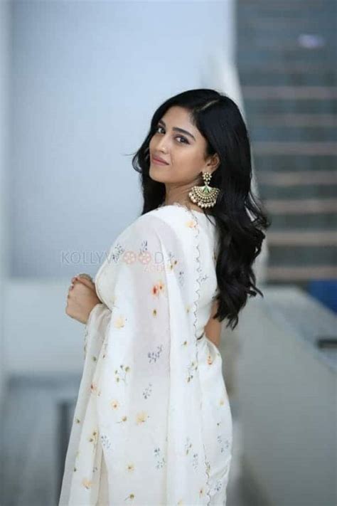 Actress Mohana Sree At Satthi Gaani Rendu Yekaralu Trailer Launch Pictures 01 233508