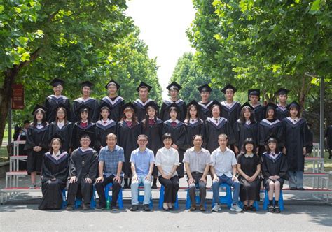 浙江农林大学暨阳学院2022届人文地理与城乡规划182班毕业生合影 浙江农林大学暨阳学院生物环境学院