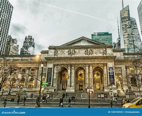 New York Public Library Facade Editorial Image Image Of Pedestrian