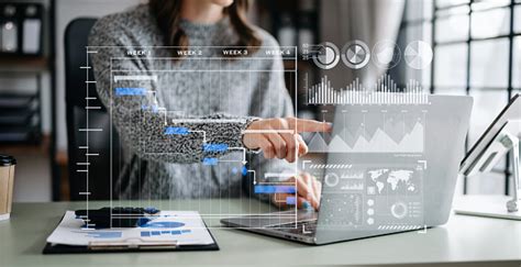 사업가 손 프로젝트 관리자 작업 및 업데이트 작업 및 Gantt 차트 일정 가상 Diagramwith 스마트 폰 태블릿 및 노트북 데이터에 대한 스톡 사진 및 기타 이미지