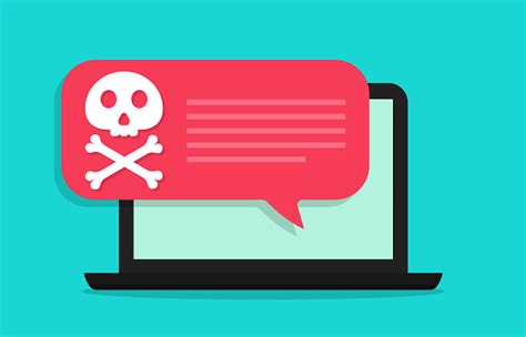 스팸 컴퓨터에 사기 바이러스 랩톱 화면에서 악성 코드 바이러스에 대한 경고 사기의 아이콘 랜섬웨어 인터넷에서 해커 공격 이메일 웹 소프트웨어의 두개골 기호 위협 보안 데이터