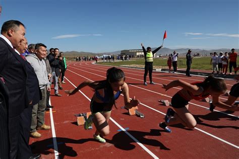 Олон улсын стандартад нийцсэн хөнгөн атлетикийн зам талбайн нээлтийн ёслолд Ерөнхийлөгч