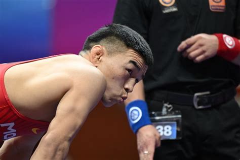 Т Тулга Азийн АШТ ий эхний барилдаанд япон бөхийг 32 секундэд цэвэр яллаа