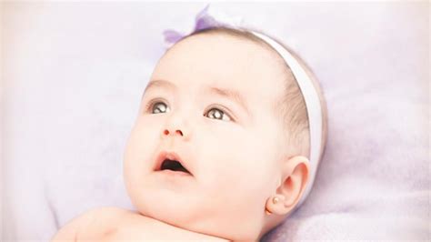 بهترين زمان سوراخ كردن گوش نوزاد مراقبت بعد از سوراخ کردن