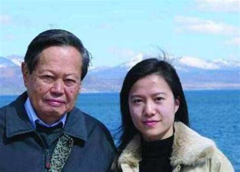杨振宁和翁帆产下一子杨振宁与翁帆结婚16年 可可情感网