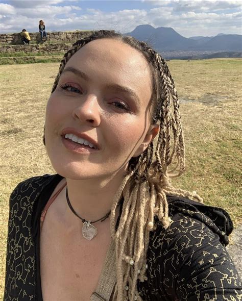 She Always Looks Amazing Scrolller