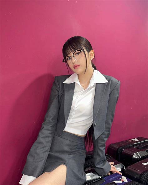 안경쓰고 오피스룩 입은 안유진 비주얼  인스티즈 Instiz 이슈 카테고리