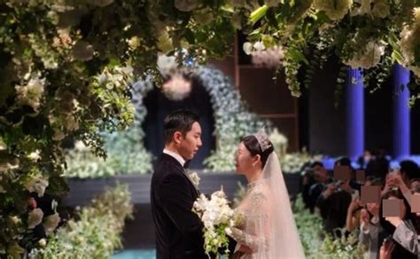 이승기♥이다인 수백명 하객 앞 눈맞춤…웨딩사진 꽉 채운 결혼식[스타이슈] 네이트 뉴스