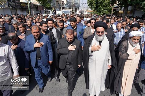 همشهری آنلاین تصاویر تشییع پیکر شهیدان سیروس درخشان فر و مهدی امینی