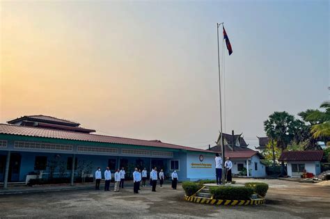 មន្ត្រីរាជការមន្ទីរសាធារណការ និងដឹកជញ្ជូនខេត្តកោះកុង គោរព ទង់ជាតិ ព្រះរាជាណាចក្រកម្ពុជា