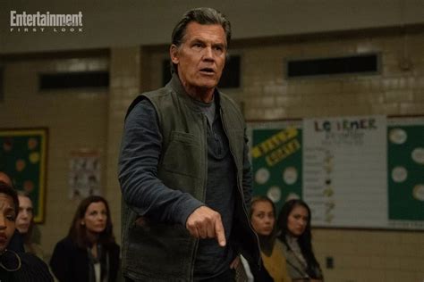 اولین تصاویر از جولیا گارنر و جاش برولین در فیلم Weapons