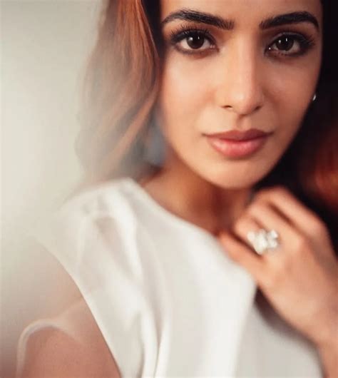 இது என்ன பிரமாதம் இதைவிட ஸ்பெஷல் போட்டோ இருக்கு இந்த டாப் நடிகை யார்னு கண்டுபிடிங்க