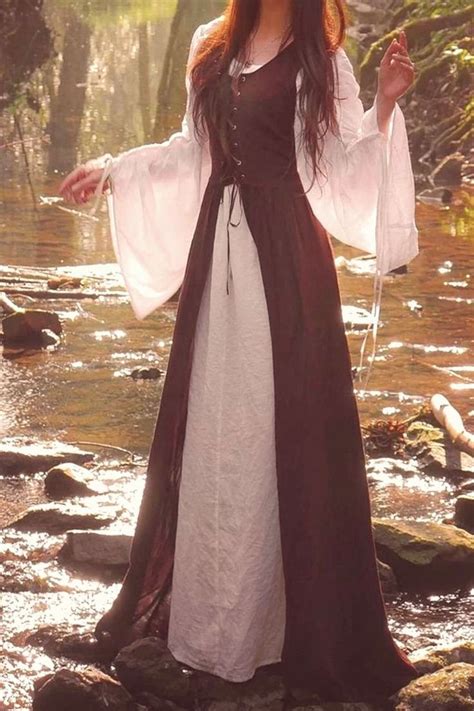 Платье в средневековом стиле 63 фото