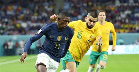 돌파 시도하는 우스만 뎀벨레