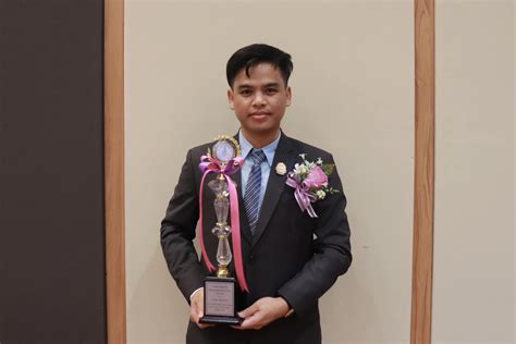 หลักสูตรอักษรศาสตรมหาบัณฑิต สาขาวิชาภาษาไทยเพื่อการพัฒนาอาชีพ ขอแสดงความยินดีกับนายแมน คล้าย