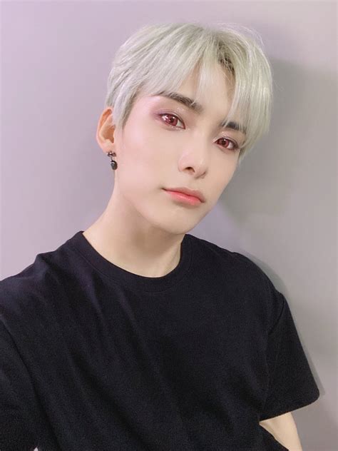 A C E on Twitter 에이스 준 초이들 오늘 더 쇼 무대도 잘 보셨나요 다들 오늘도 행복한 하루 됐으면 좋겠다 ACE 에이스 CHOICE