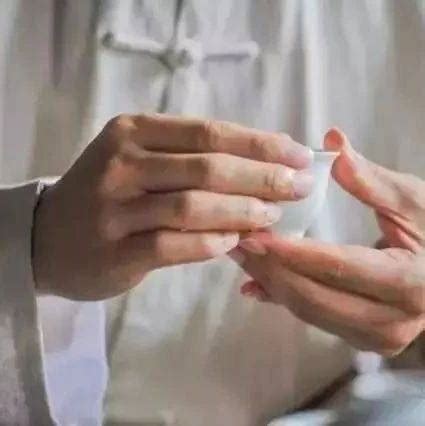 苦而不言，喜而不语，这才是人生最高境界 为人