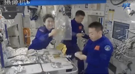 6명의 우주비행사 ‘우주의 집에서 어떻게 함께 생활할가 인민넷 조문판 人民网