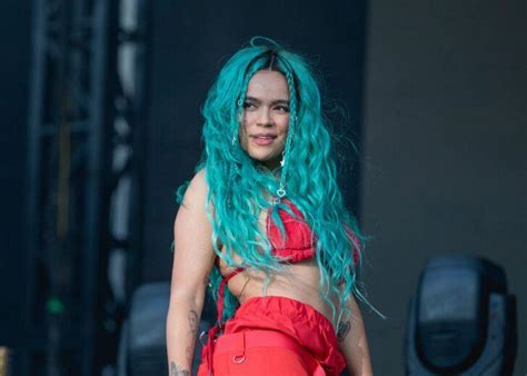 The Fiery Twerking Of Karol G And Her Dancers With Standing Tails And Shots In A Nightclub In