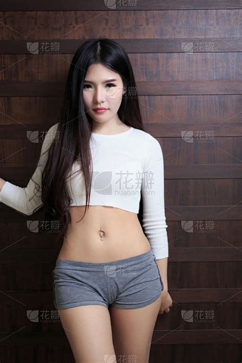 女人 亚洲 自然美 垂直画幅 美 胸部 彩妆 注视镜头 美人 黑发素材 花瓣网