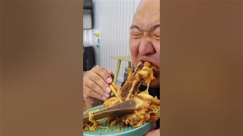 阿强做红烧牛排配泡面，大口吸面，欲罢不能 Youtube