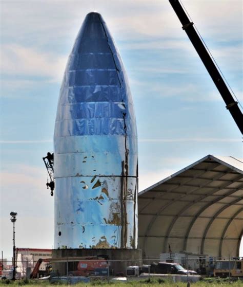 Spacex Workers Cap Starship With Tank Dome As Raptor Arrivals And Hop