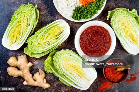 배 추 김치를 준비 하기 위한 재료입니다 발효 음식입니다 김치에 대한 스톡 사진 및 기타 이미지 김치 건강한 식생활 당근 Istock