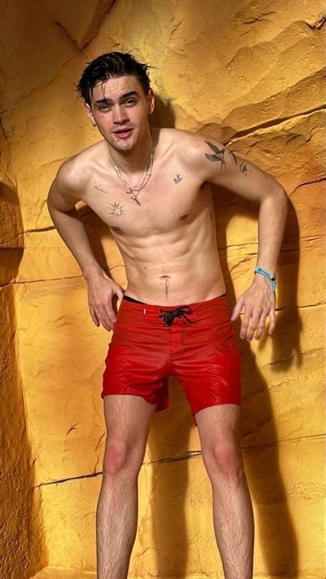 Pin De Laís Lira En Polaroid Famosos En 2025 Parejas De Películas