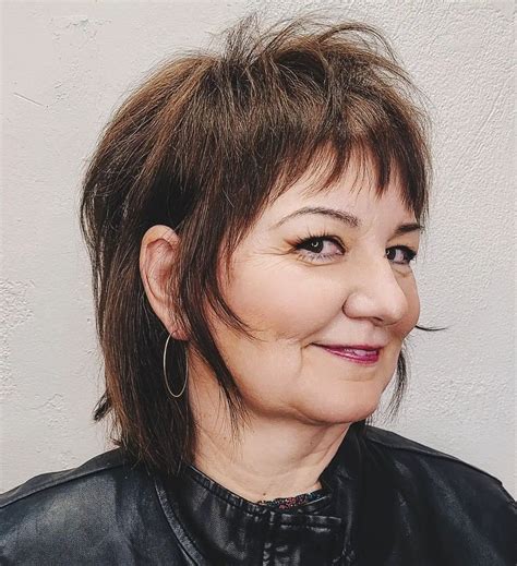 30 Fabulous Hairstyles For Women Over 60 With Round Face Shapes Cool