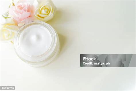 화장품 복사 공간 흰색 배경에 고립 된 밀과 항아리 낙농 크림 라벨 없이 평면도 케어 목욕 스파의 개념 개성 개념에 대한 스톡 사진 및 기타 이미지 Istock