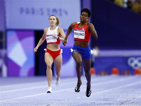 田径女子400米决赛：多米尼加选手破奥运纪录摘金 巴林波兰第2、3萨拉瓦卡奇马雷克玛丽蕾迪