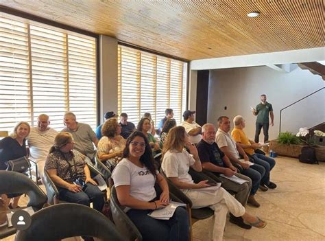 Curso de fabricação e cura de queijos realizado pela prof Delphine
