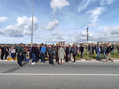 Protesting Farmers Block Paphos Limassol Highway Photos In
