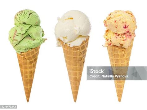 ชุดไอศกรีมในกรวยวาฟเฟิลแยกบนสีขาว ภาพสต็อก ดาวน์โหลดรูปภาพตอนนี้ ไอศครีมโคน ไอศกรีม ทรง