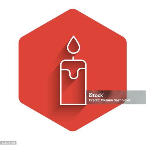 긴 그림자로 고립 된 흰색 선 굽기 촛불 아이콘 불타는 불꽃이 있는 원통형 촛불 스틱 빨간 육각 버튼 벡터 공휴일에 대한 스톡 벡터 아트 및 기타 이미지 Istock