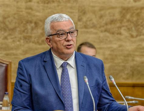 Srna МАНДИЋ ТРАЖИ ХИТНУ СЈЕДНИЦУ САВЈЕТА ЗА ОДБРАНУ И БЕЗБЈЕДНОСТ