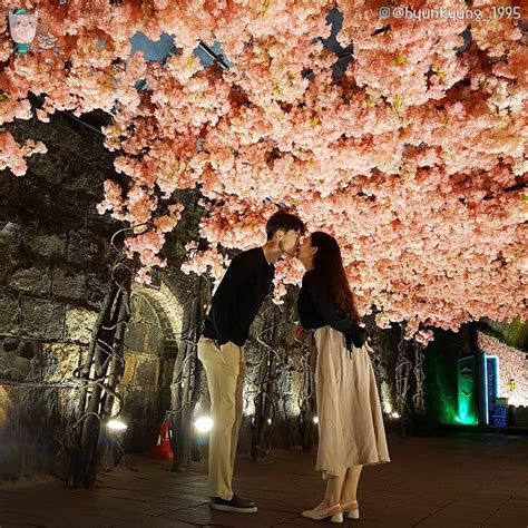 데이트팝 이날씨에벚꽃을볼수있다구🌸 365일 로맨틱한 벚꽃 아래서 우리도 커플사진 찍을까