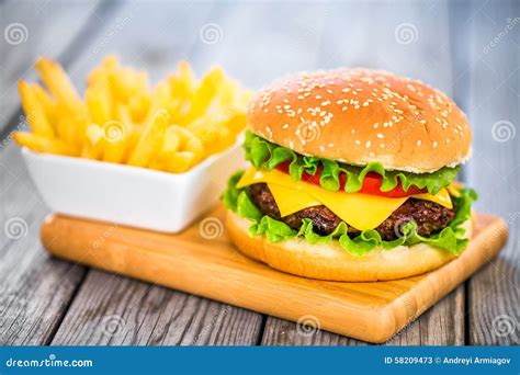 Burger 库存图片 图片 包括有 肥胖 剪切 烤肉 油炸物 绿色 粮食 乳酪汉堡 干酪 58209473
