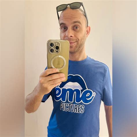 Emeoficial Social Manyvids