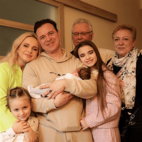 Ведуча Лілія Ребрик показала зворушливе фото з виписки з новонародженою донечкою Ua