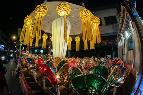 เทศกาลออกพรรษาของชาวอําเภอแม่สะเรียง จังหวัดแม่ฮ่องสอน เรียกว่า ประเพณีออกหว่า