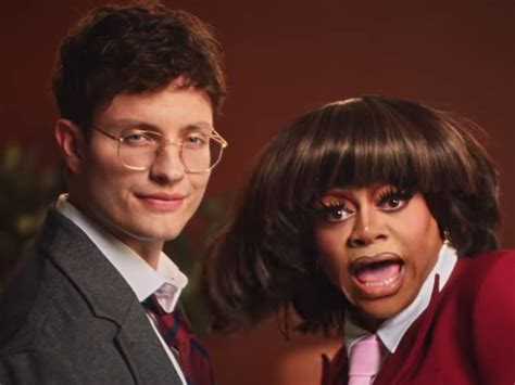 E L F Cosmetics Responds After Hiring Controversial Comedian News Com Au Australias