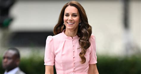 Kate Middleton Iconique En Rose Son Look à Plus De 5700 Euros Surprend