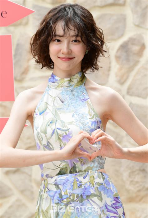 비즈 포토 박지현 심쿵 유발 하트 비즈엔터