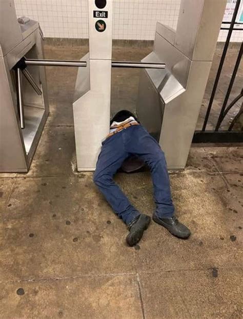 【閲覧注意】地下鉄でキセル乗車しようとした男性、改札につまずき絶命してしまう（動画あり） ポッカキットポッカキット