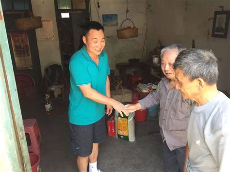 仰天岗办事处帮扶干部节前走访贫困户送温暖